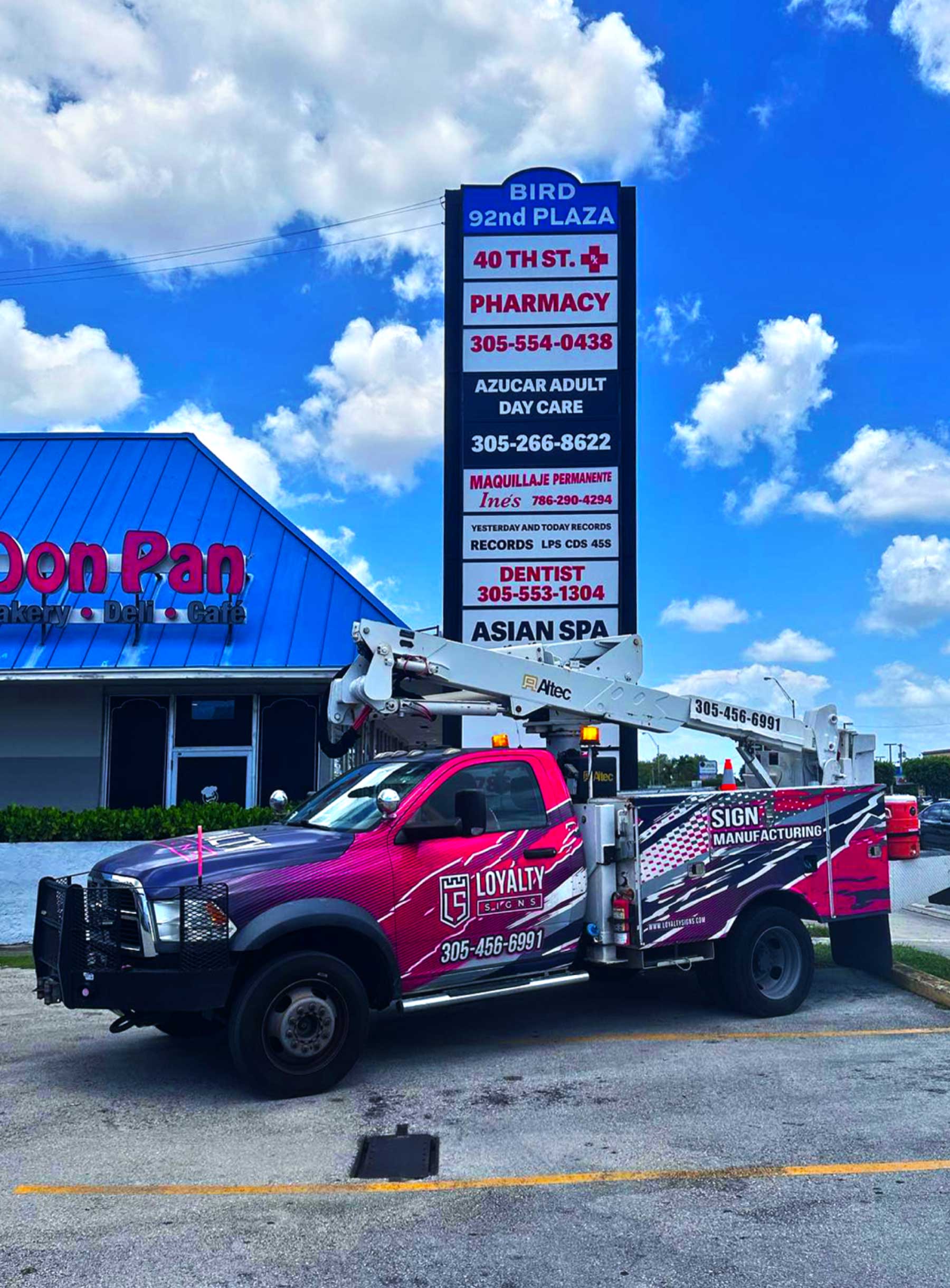 POLE/PYLON SIGNS | Loyalty Signs